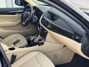 Black BMW X1 2013 in Vilnius, with an engine capacity of 2.00 L and mileage of 271 thousand km for 5200 €, photo 9 on AUTOMOTO.COM.LV