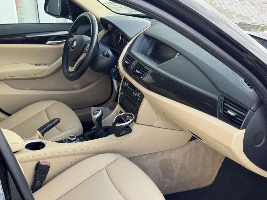 Black BMW X1 2013 in Vilnius, with an engine capacity of 2.00 L and mileage of 271 thousand km for 5200 €, photo 9 on AUTOMOTO.COM.LV