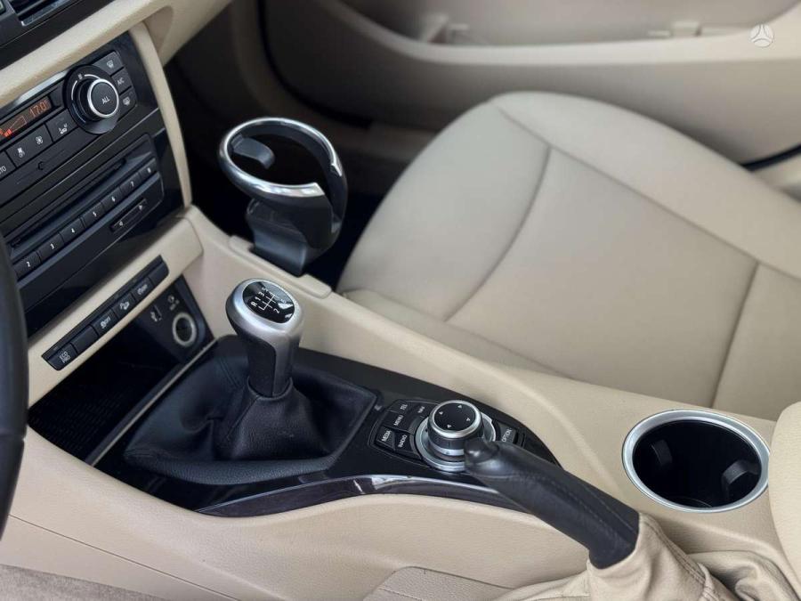 Black BMW X1 2013 in Vilnius, with an engine capacity of 2.00 L and mileage of 271 thousand km for 5200 €, photo 10 on AUTOMOTO.COM.LV