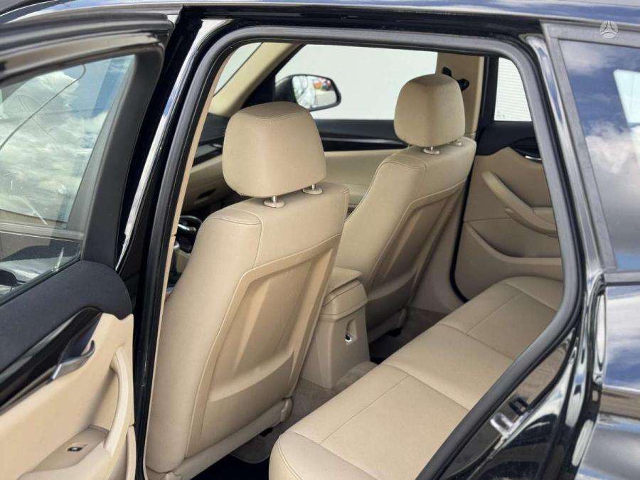 Black BMW X1 2013 in Vilnius, with an engine capacity of 2.00 L and mileage of 271 thousand km for 5200 €, photo 13 on AUTOMOTO.COM.LV