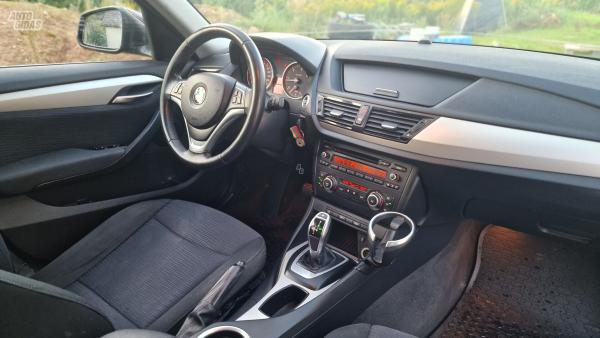 Black BMW X1 2013 in Vilnius, with an engine capacity of 2.00 L and mileage of 332 thousand km for 5790 €, photo 7 on AUTOMOTO.COM.LV