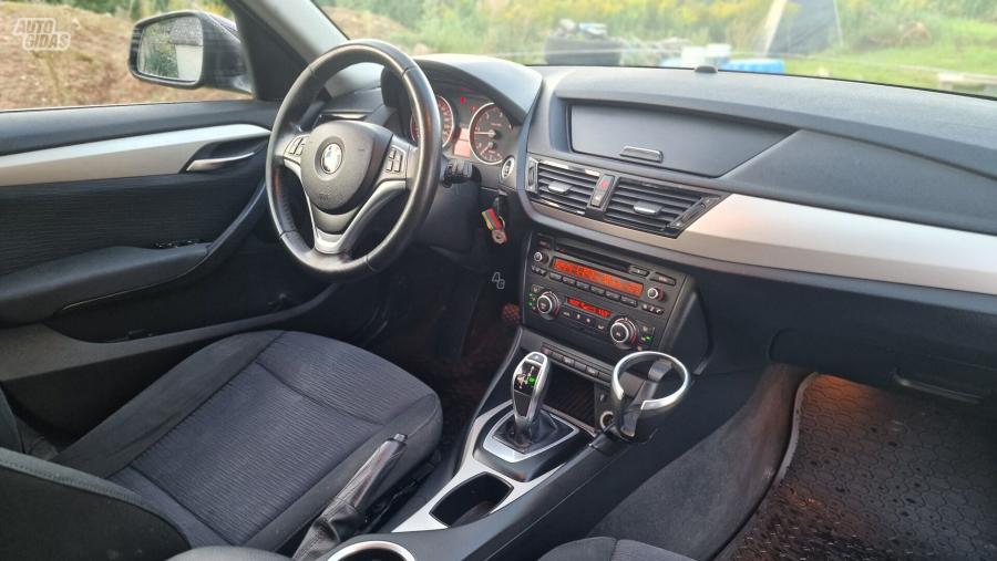 Black BMW X1 2013 in Vilnius, with an engine capacity of 2.00 L and mileage of 332 thousand km for 5790 €, photo 7 on AUTOMOTO.COM.LV