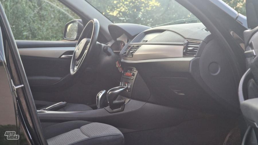 Black BMW X1 2013 in Vilnius, with an engine capacity of 2.00 L and mileage of 332 thousand km for 5790 €, photo 10 on AUTOMOTO.COM.LV