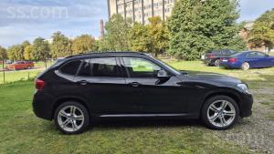 Black BMW X1 2013 in Liepaja, with an engine capacity of 2.00 L and mileage of 230 thousand km for 9850 €, photo 5 on AUTOMOTO.COM.LV