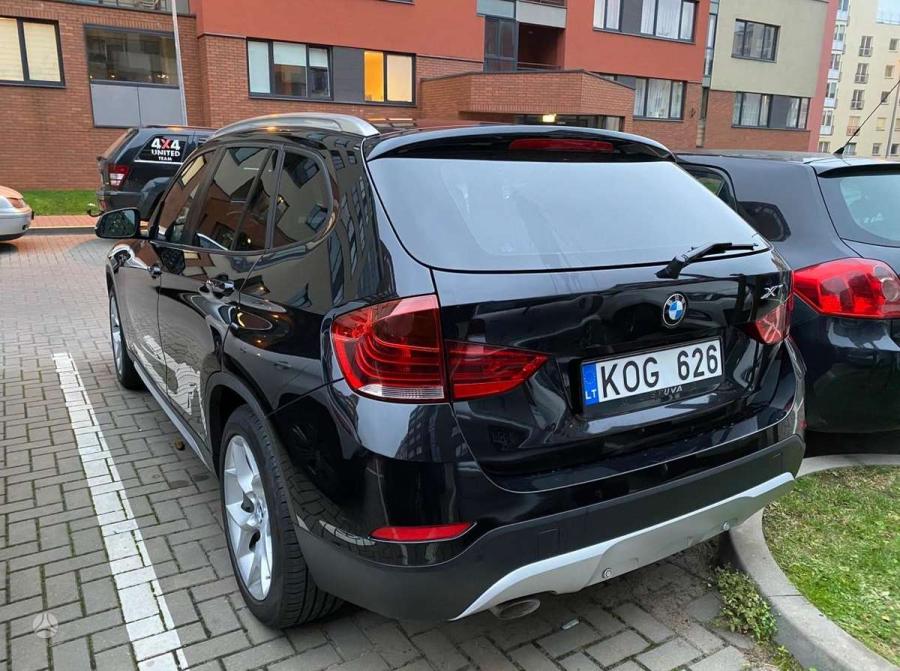 Black BMW X1 2014 in Vilnius, with an engine capacity of 2.00 L and mileage of 151 thousand km for 8500 €, photo 3 on AUTOMOTO.COM.LV