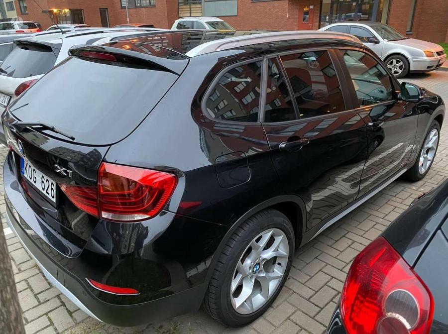 Black BMW X1 2014 in Vilnius, with an engine capacity of 2.00 L and mileage of 151 thousand km for 8500 €, photo 4 on AUTOMOTO.COM.LV