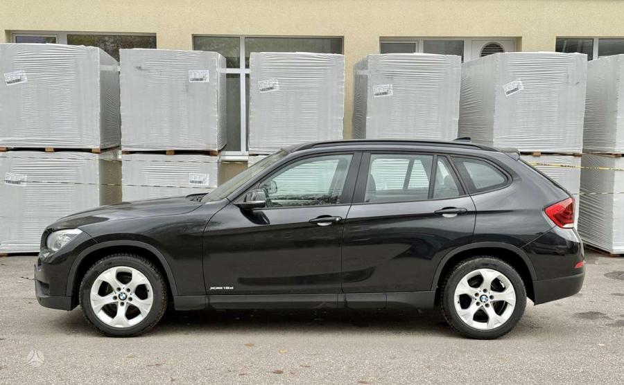 Black BMW X1 2014 in Kedainiai, with an engine capacity of 2.00 L and mileage of 145 thousand km for 8300 €, photo 7 on AUTOMOTO.COM.LV