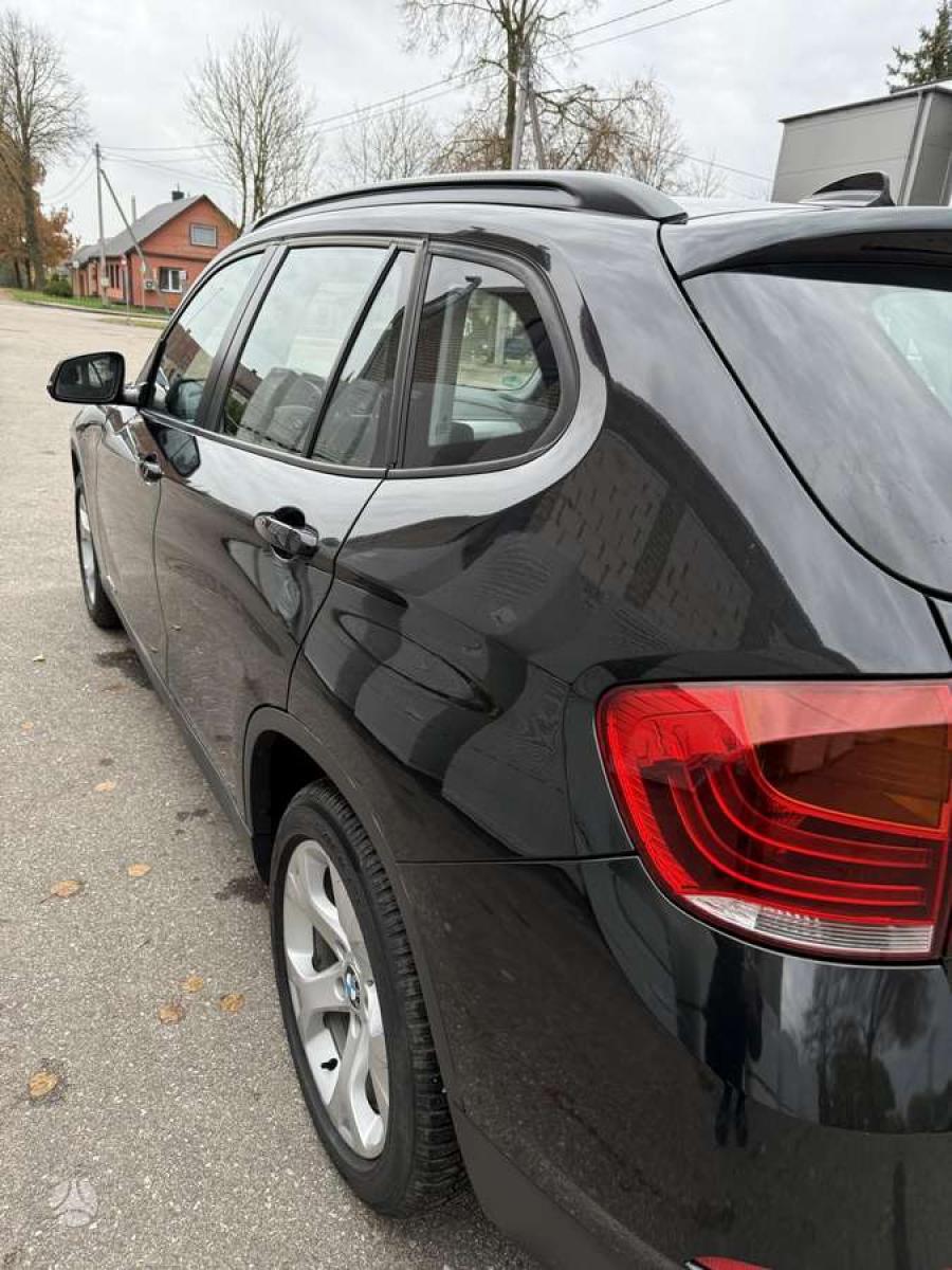 Black BMW X1 2014 in Kedainiai, with an engine capacity of 2.00 L and mileage of 145 thousand km for 8300 €, photo 9 on AUTOMOTO.COM.LV