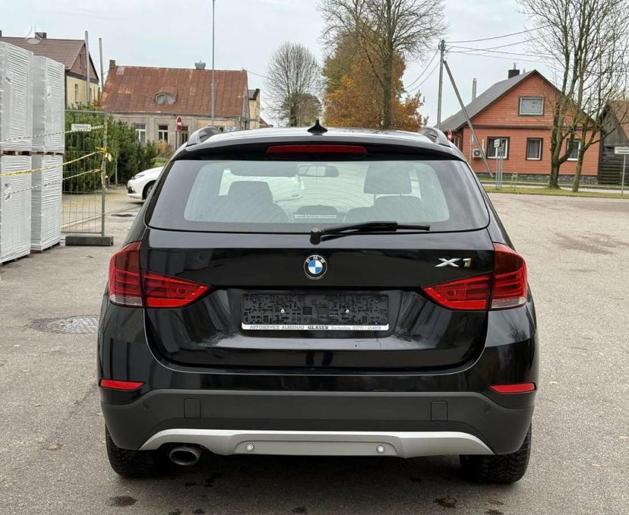 Black BMW X1 2014 in Kedainiai, with an engine capacity of 2.00 L and mileage of 145 thousand km for 8300 €, photo 14 on AUTOMOTO.COM.LV