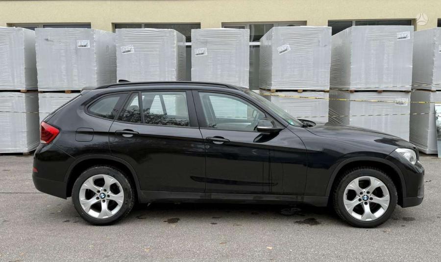 Black BMW X1 2014 in Kedainiai, with an engine capacity of 2.00 L and mileage of 145 thousand km for 8300 €, photo 15 on AUTOMOTO.COM.LV