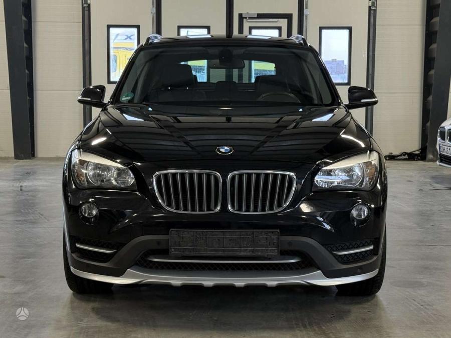 Black BMW X1 2014 in Marijampole, with an engine capacity of 2.00 L and mileage of 266 thousand km for 8999 €, photo 3 on AUTOMOTO.COM.LV