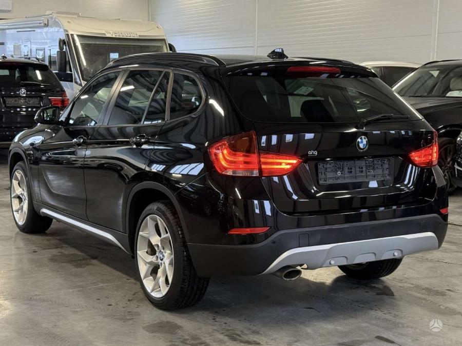Black BMW X1 2014 in Marijampole, with an engine capacity of 2.00 L and mileage of 266 thousand km for 8999 €, photo 5 on AUTOMOTO.COM.LV