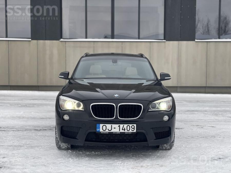 Black BMW X1 2014 in Riga, with an engine capacity of 2.00 L and mileage of 199 thousand km for 12690 €, photo 2 on AUTOMOTO.COM.LV