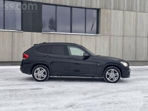 Black BMW X1 2014 in Riga, with an engine capacity of 2.00 L and mileage of 199 thousand km for 12690 €, photo 10 on AUTOMOTO.COM.LV