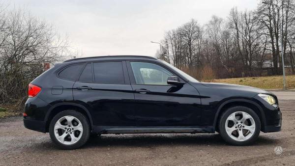 Black BMW X1 2014 in Kaunas, with an engine capacity of 2.00 L and mileage of 305 thousand km for 9500 €, photo 3 on AUTOMOTO.COM.LV