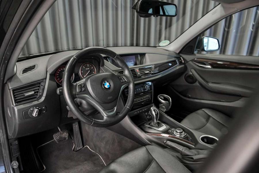 Melns BMW X1 2014 Marijampole, ar dzinēja tilpumu 2.00 L un nobraukumu 203 tūkst. km par 9750 €, foto 20 vietnē AUTOMOTO.COM.LV