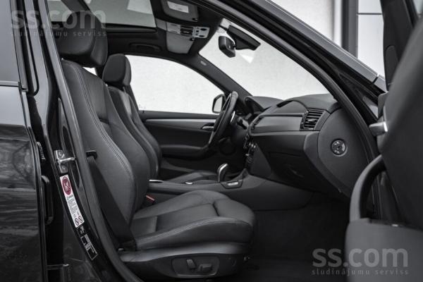 Black BMW X1 2014 in Riga, with an engine capacity of 2.00 L and mileage of 0 thousand km for 13750 €, photo 10 on AUTOMOTO.COM.LV