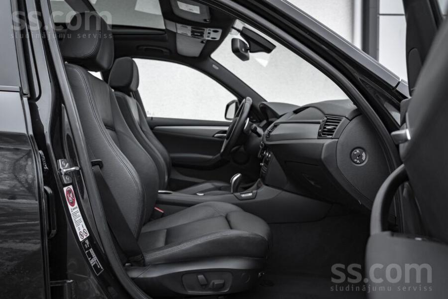 Black BMW X1 2014 in Riga, with an engine capacity of 2.00 L and mileage of 0 thousand km for 13750 €, photo 10 on AUTOMOTO.COM.LV