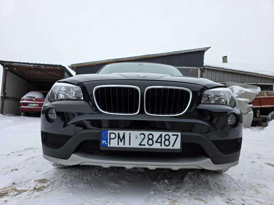 Melns BMW X1 2014 Marijampole, ar dzinēja tilpumu 2.00 L un nobraukumu 159 tūkst. km par 9700 €, foto 4 vietnē AUTOMOTO.COM.LV