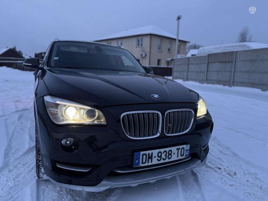 Black BMW X1 2014 in Taurage, with an engine capacity of 2.00 L and mileage of 239 thousand km for 6900 €, photo 2 on AUTOMOTO.COM.LV