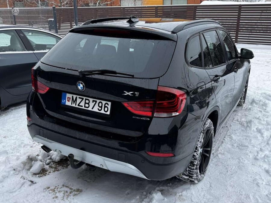 Black BMW X1 2014 in Kaunas, with an engine capacity of 2.00 L and mileage of 265 thousand km for 9800 €, photo 2 on AUTOMOTO.COM.LV