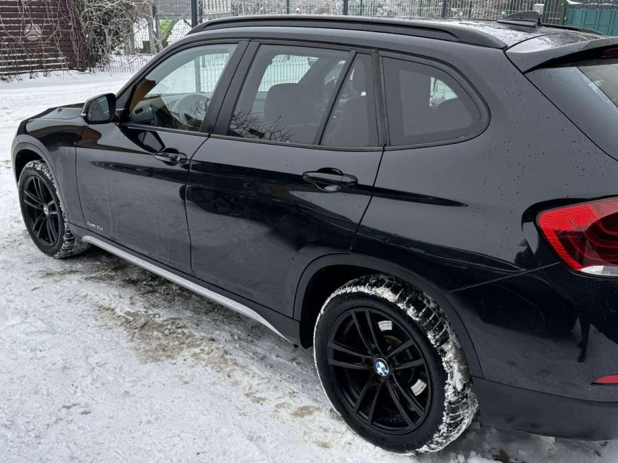Black BMW X1 2014 in Kaunas, with an engine capacity of 2.00 L and mileage of 265 thousand km for 9800 €, photo 6 on AUTOMOTO.COM.LV