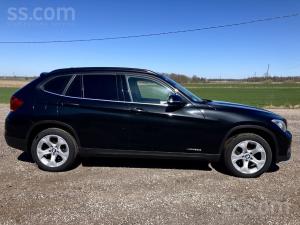 Black BMW X1 2014 in Talsi, with an engine capacity of 2.00 L and mileage of 181 thousand km for 11999 €, photo 3 on AUTOMOTO.COM.LV