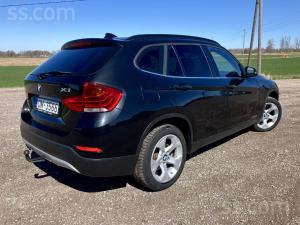 Black BMW X1 2014 in Talsi, with an engine capacity of 2.00 L and mileage of 181 thousand km for 11999 €, photo 4 on AUTOMOTO.COM.LV