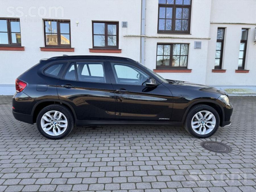 Melns BMW X1 2014 Jelgava, ar dzinēja tilpumu 2.00 L un nobraukumu 228 tūkst. km par 8400 €, foto 4 vietnē AUTOMOTO.COM.LV