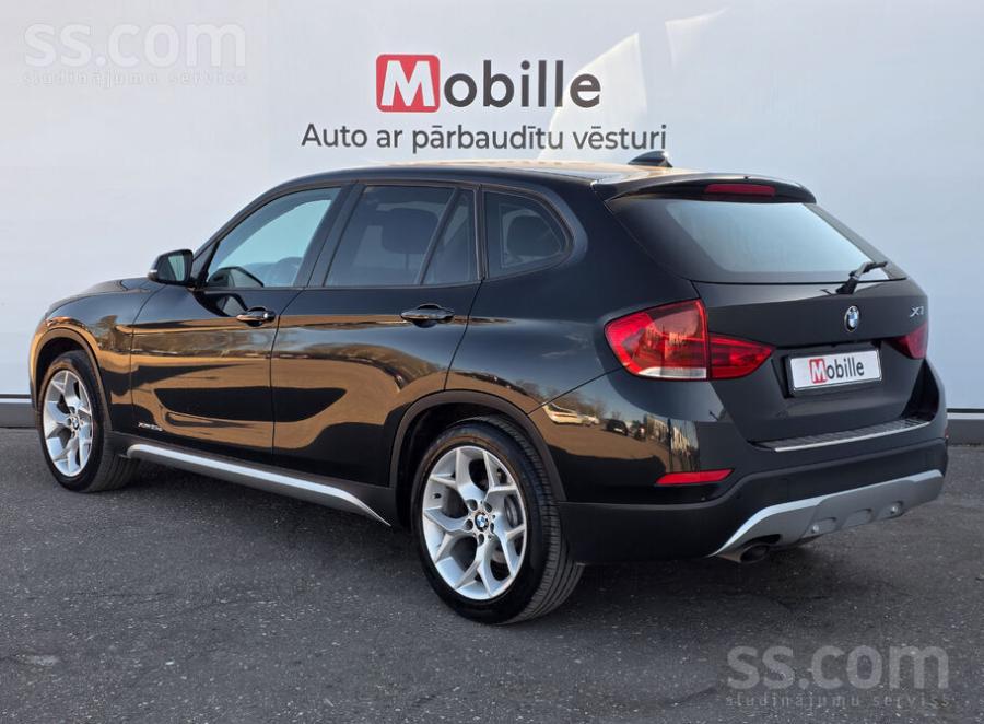 Black BMW X1 2014 in Riga, with an engine capacity of 2.00 L and mileage of 269 thousand km for 10700 €, photo 5 on AUTOMOTO.COM.LV