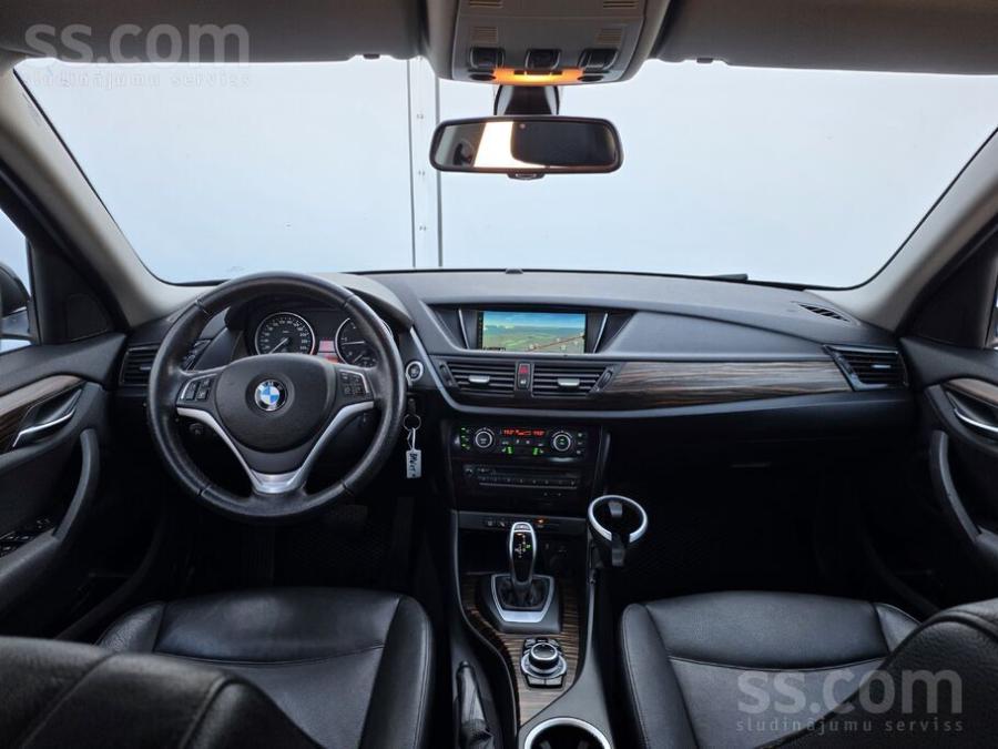 Black BMW X1 2014 in Riga, with an engine capacity of 2.00 L and mileage of 269 thousand km for 10700 €, photo 8 on AUTOMOTO.COM.LV
