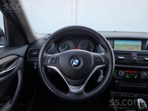 Black BMW X1 2014 in Riga, with an engine capacity of 2.00 L and mileage of 269 thousand km for 10700 €, photo 9 on AUTOMOTO.COM.LV
