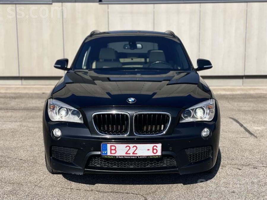 Black BMW X1 2014 in Riga, with an engine capacity of 2.00 L and mileage of 199 thousand km for 11190 €, photo 3 on AUTOMOTO.COM.LV