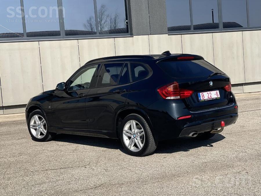 Black BMW X1 2014 in Riga, with an engine capacity of 2.00 L and mileage of 199 thousand km for 11190 €, photo 5 on AUTOMOTO.COM.LV