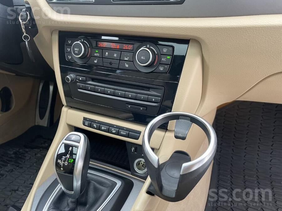Black BMW X1 2014 in Riga, with an engine capacity of 2.00 L and mileage of 199 thousand km for 11190 €, photo 25 on AUTOMOTO.COM.LV