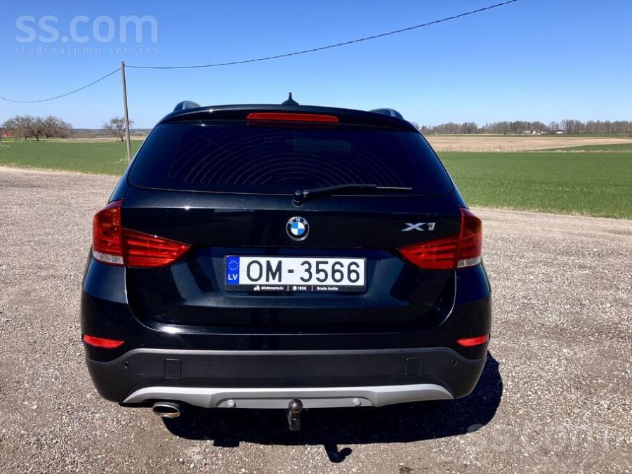 Black BMW X1 2014 in Talsi, with an engine capacity of 2.00 L and mileage of 181 thousand km for 11500 €, photo 5 on AUTOMOTO.COM.LV