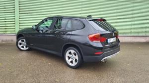Black BMW X1 2014 in Riga, with an engine capacity of 2.00 L and mileage of 214 thousand km for 9300 €, photo 5 on AUTOMOTO.COM.LV