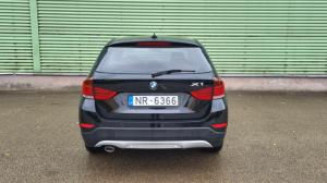 Black BMW X1 2014 in Riga, with an engine capacity of 2.00 L and mileage of 214 thousand km for 9300 €, photo 7 on AUTOMOTO.COM.LV