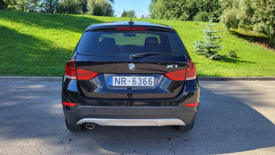Black BMW X1 2014 in Riga, with an engine capacity of 2.00 L and mileage of 214 thousand km for 9300 €, photo 16 on AUTOMOTO.COM.LV