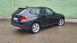 Black BMW X1 2014 in Riga, with an engine capacity of 2.00 L and mileage of 214 thousand km for 9300 €, photo 17 on AUTOMOTO.COM.LV
