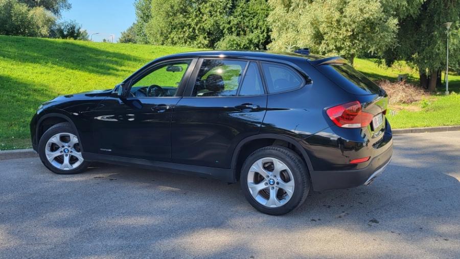Black BMW X1 2014 in Riga, with an engine capacity of 2.00 L and mileage of 214 thousand km for 9300 €, photo 18 on AUTOMOTO.COM.LV