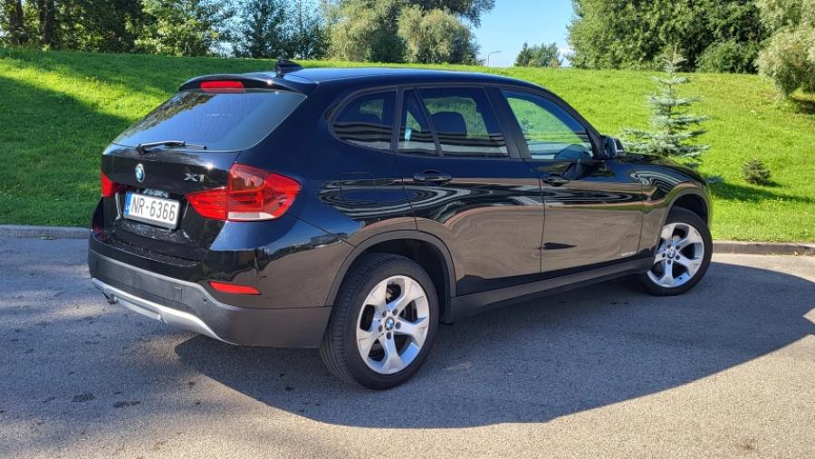 Black BMW X1 2014 in Riga, with an engine capacity of 2.00 L and mileage of 214 thousand km for 9300 €, photo 20 on AUTOMOTO.COM.LV