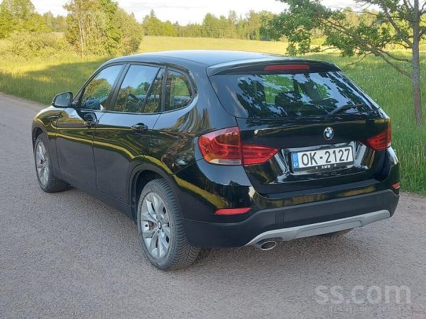 Melns BMW X1 2014 Daugavpils, ar dzinēja tilpumu 2.00 L un nobraukumu 142 tūkst. km par 6950 €, foto 4 vietnē AUTOMOTO.COM.LV