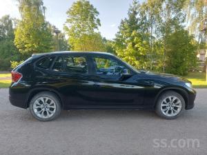 Black BMW X1 2014 in Daugavpils, with an engine capacity of 2.00 L and mileage of 142 thousand km for 6950 €, photo 8 on AUTOMOTO.COM.LV