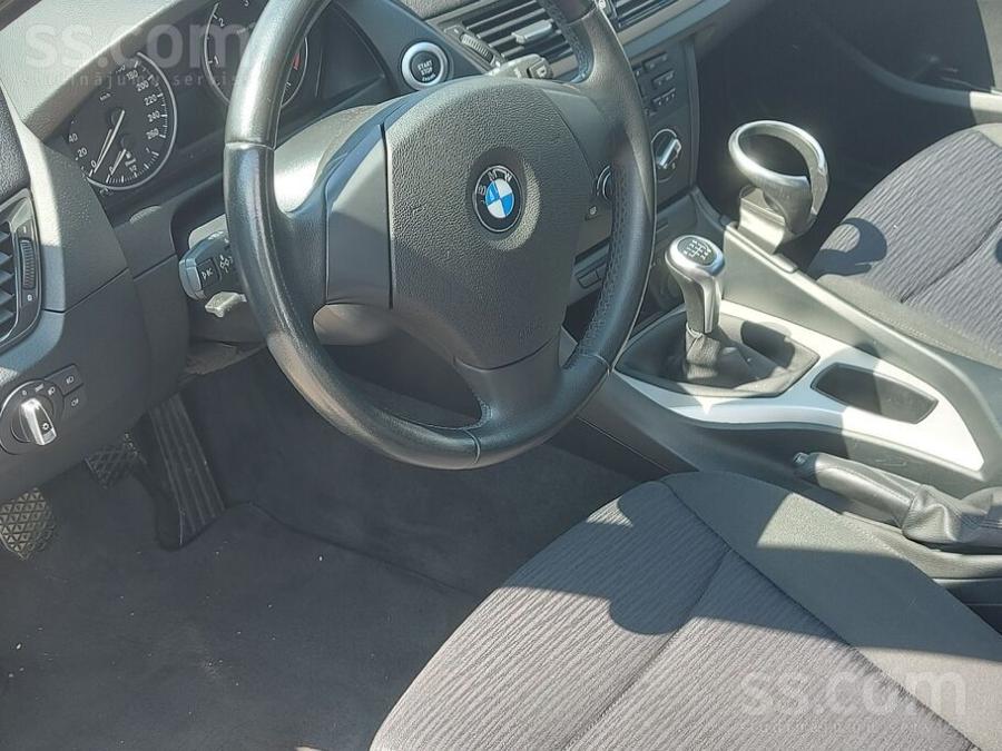 Black BMW X1 2014 in Daugavpils, with an engine capacity of 2.00 L and mileage of 142 thousand km for 6950 €, photo 12 on AUTOMOTO.COM.LV