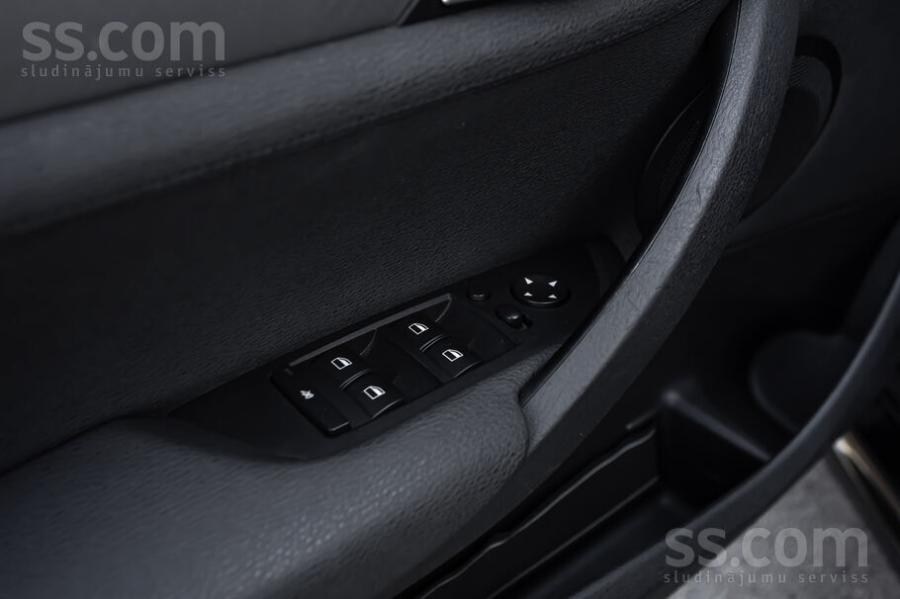Melns BMW X1 2014 Jelgava, ar dzinēja tilpumu 2.00 L un nobraukumu 0 tūkst. km par 10800 €, foto 9 vietnē AUTOMOTO.COM.LV