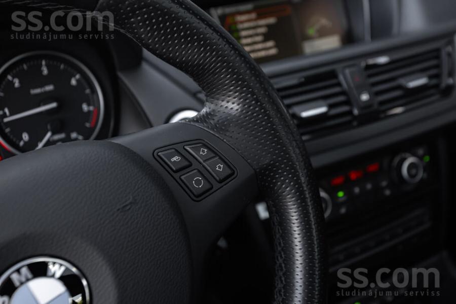 Melns BMW X1 2014 Jelgava, ar dzinēja tilpumu 2.00 L un nobraukumu 0 tūkst. km par 10800 €, foto 23 vietnē AUTOMOTO.COM.LV