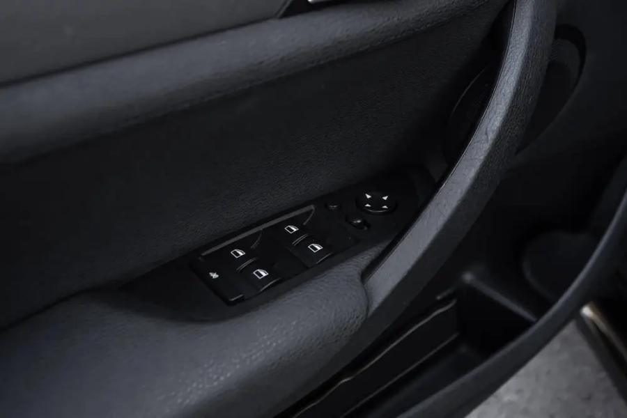 Melns BMW X1 2014 Jelgava, ar dzinēja tilpumu 2.00 L un nobraukumu 212 tūkst. km par 10800 €, foto 9 vietnē AUTOMOTO.COM.LV