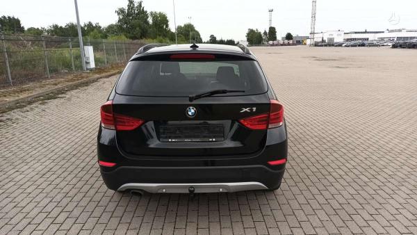 Black BMW X1 2014 in Marijampole, with an engine capacity of 2.00 L and mileage of 244 thousand km for 6500 €, photo 4 on AUTOMOTO.COM.LV