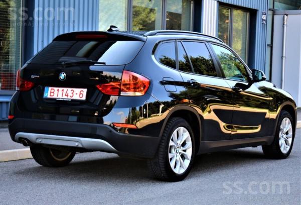 Black BMW X1 2014 in Riga, with an engine capacity of 2.00 L and mileage of 203 thousand km for 10300 €, photo 7 on AUTOMOTO.COM.LV